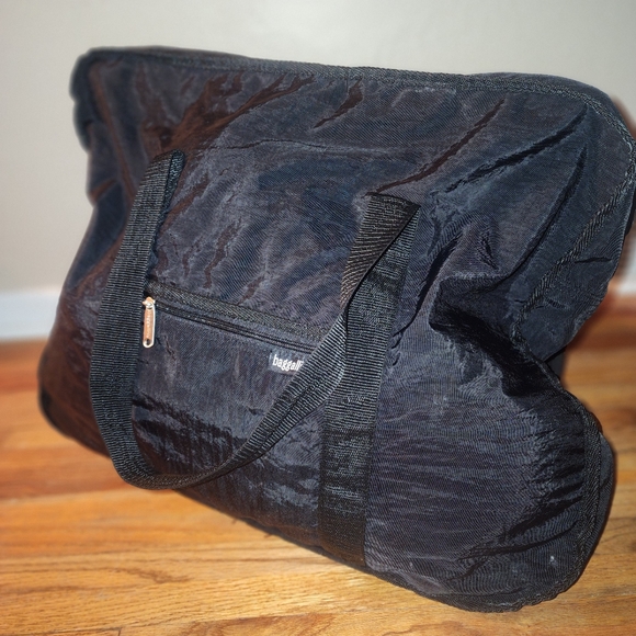 Baggallini | Bags | Baggalini Black Large Lightweight Nylon Duffle ...